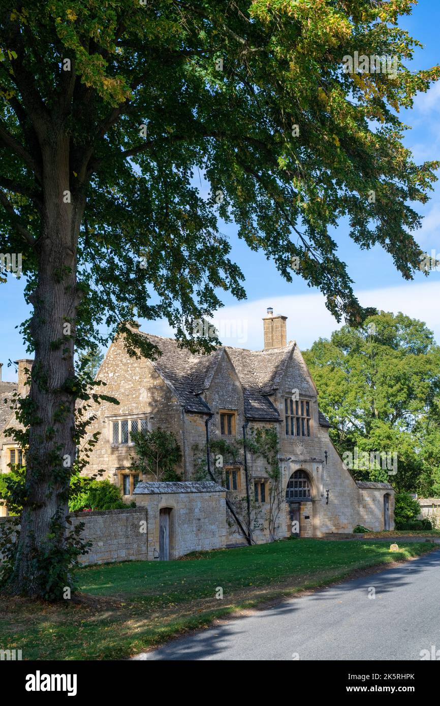 Mill Hay house along the Snowshill Road into Broadway in early autumn ...