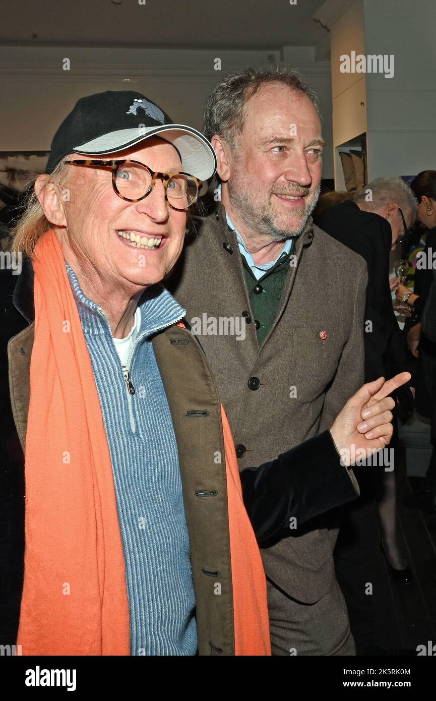Munich, Germany. 09th Oct, 2022. Comedian Otto Waalkes (l) and host and ...