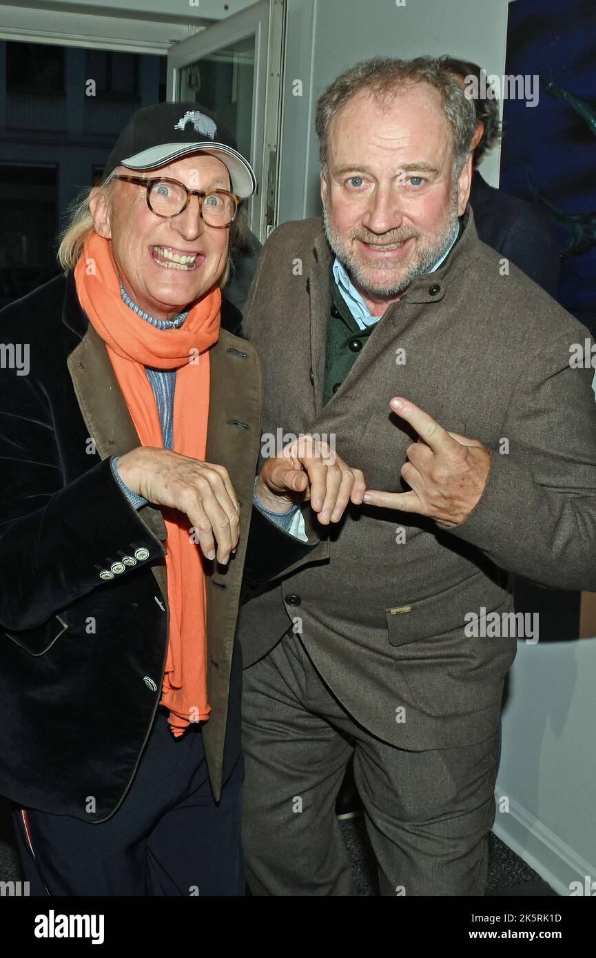 Munich, Germany. 09th Oct, 2022. Comedian Otto Waalkes (l) and host and ...