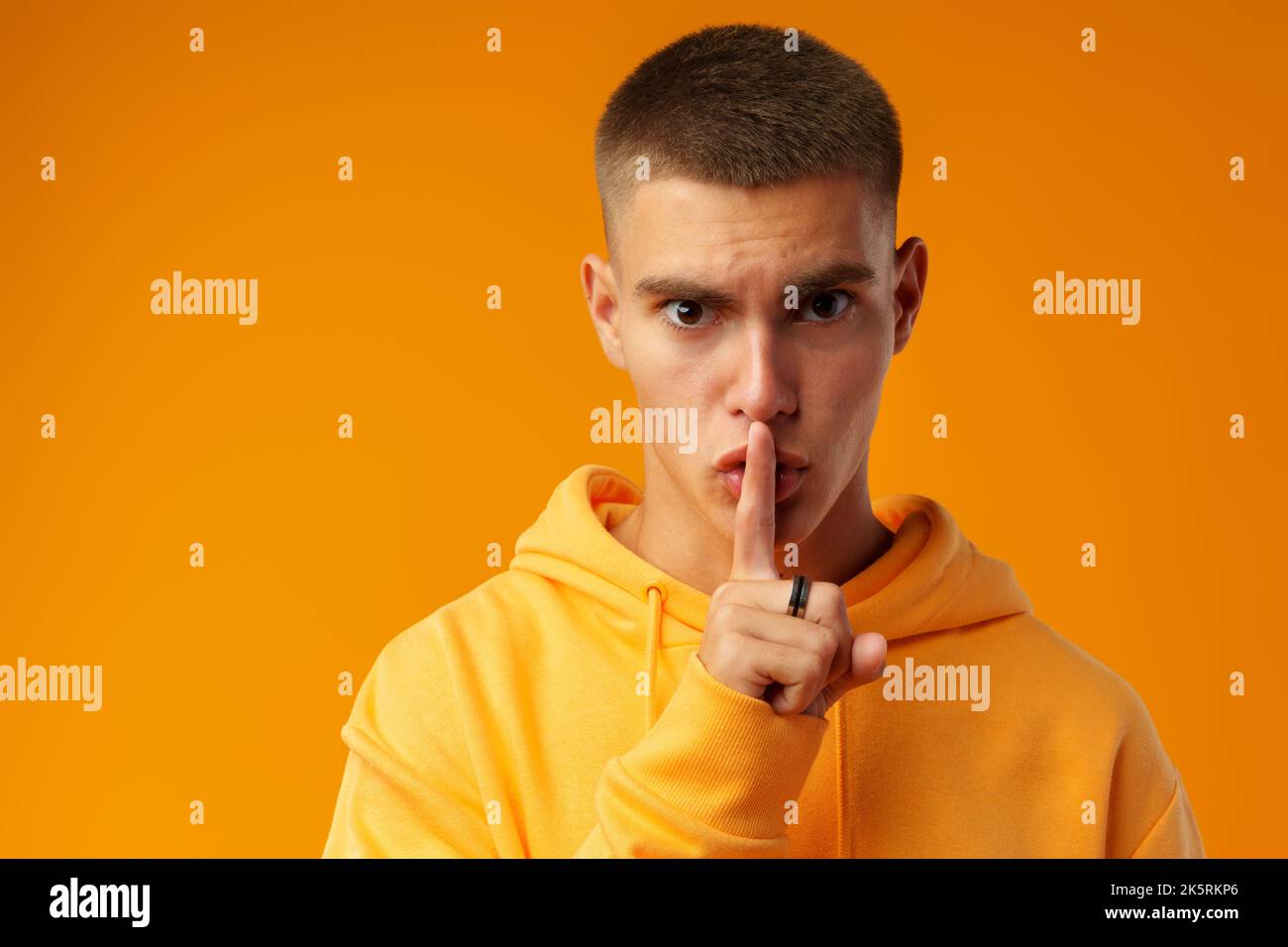 Hush signs hi-res stock photography and images - Alamy