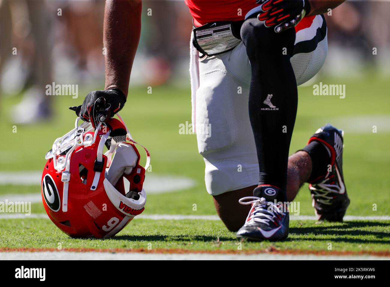 Georgia bulldogs football helmet hi-res stock photography and images ...