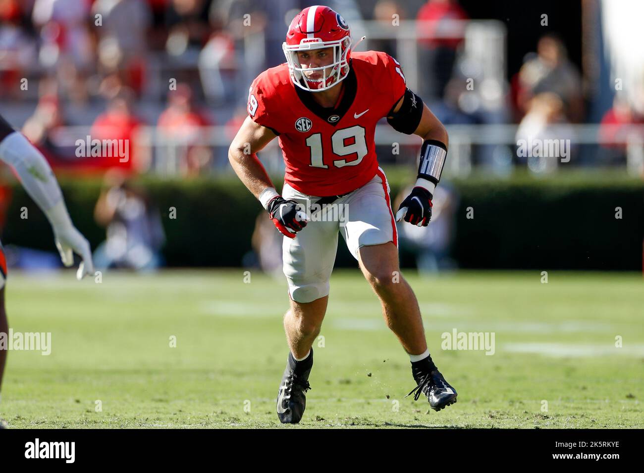 Georgia Bulldogs tight end Brock Bowers (19) runs a route during a ...