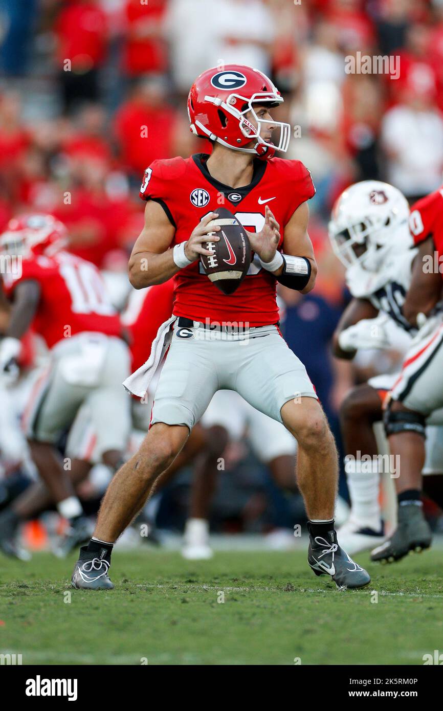 Georgia Bulldogs quarterback Stetson Bennett (13) looks for an open ...