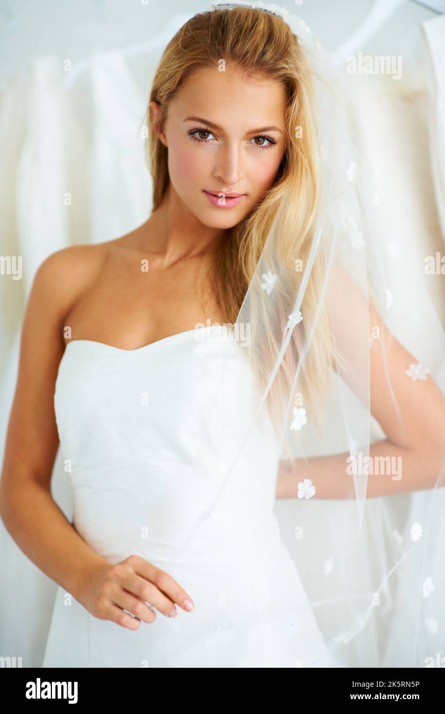 African bride getting ready hi-res stock photography and images - Alamy