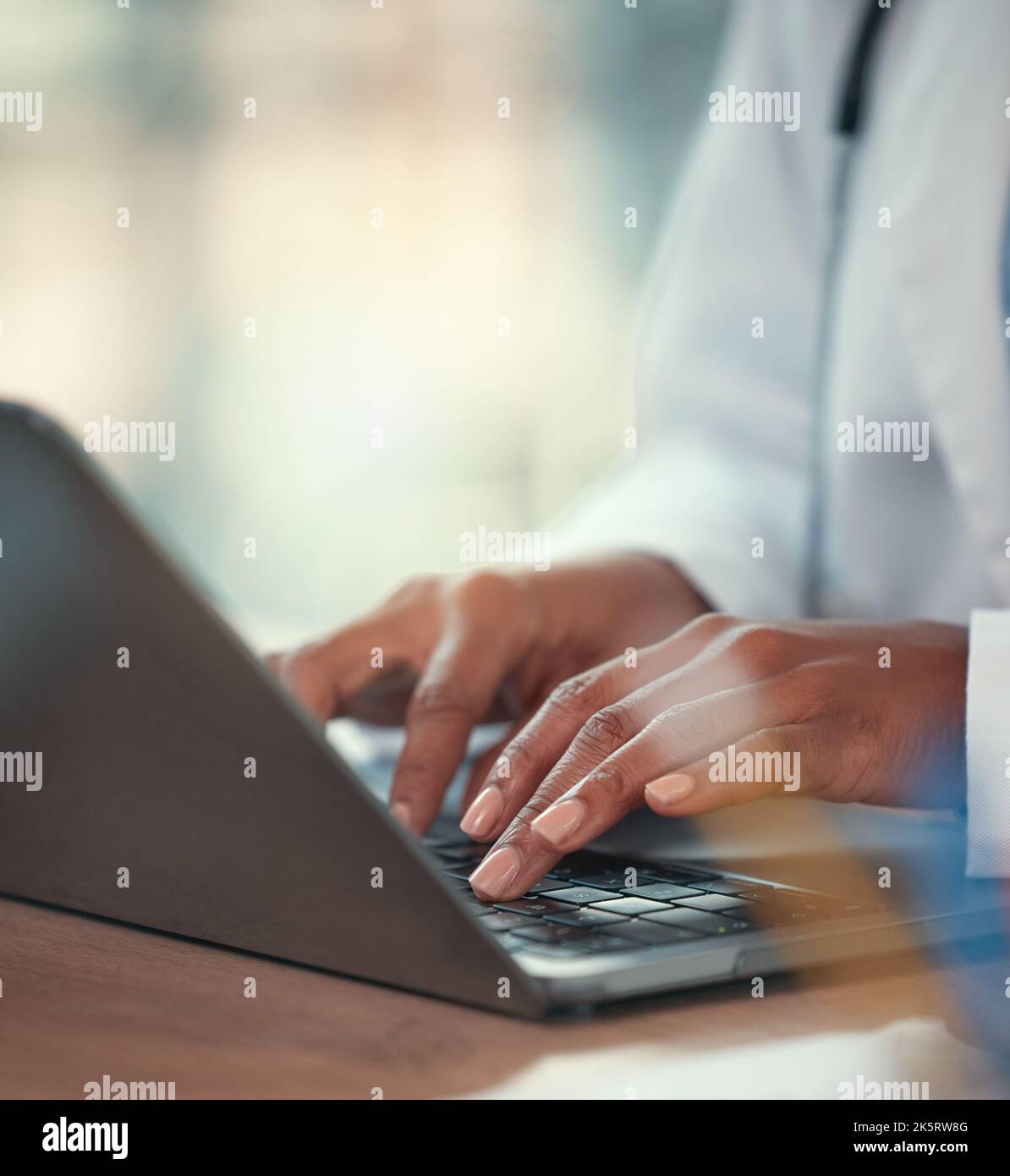 Hospital computer hi-res stock photography and images - Alamy