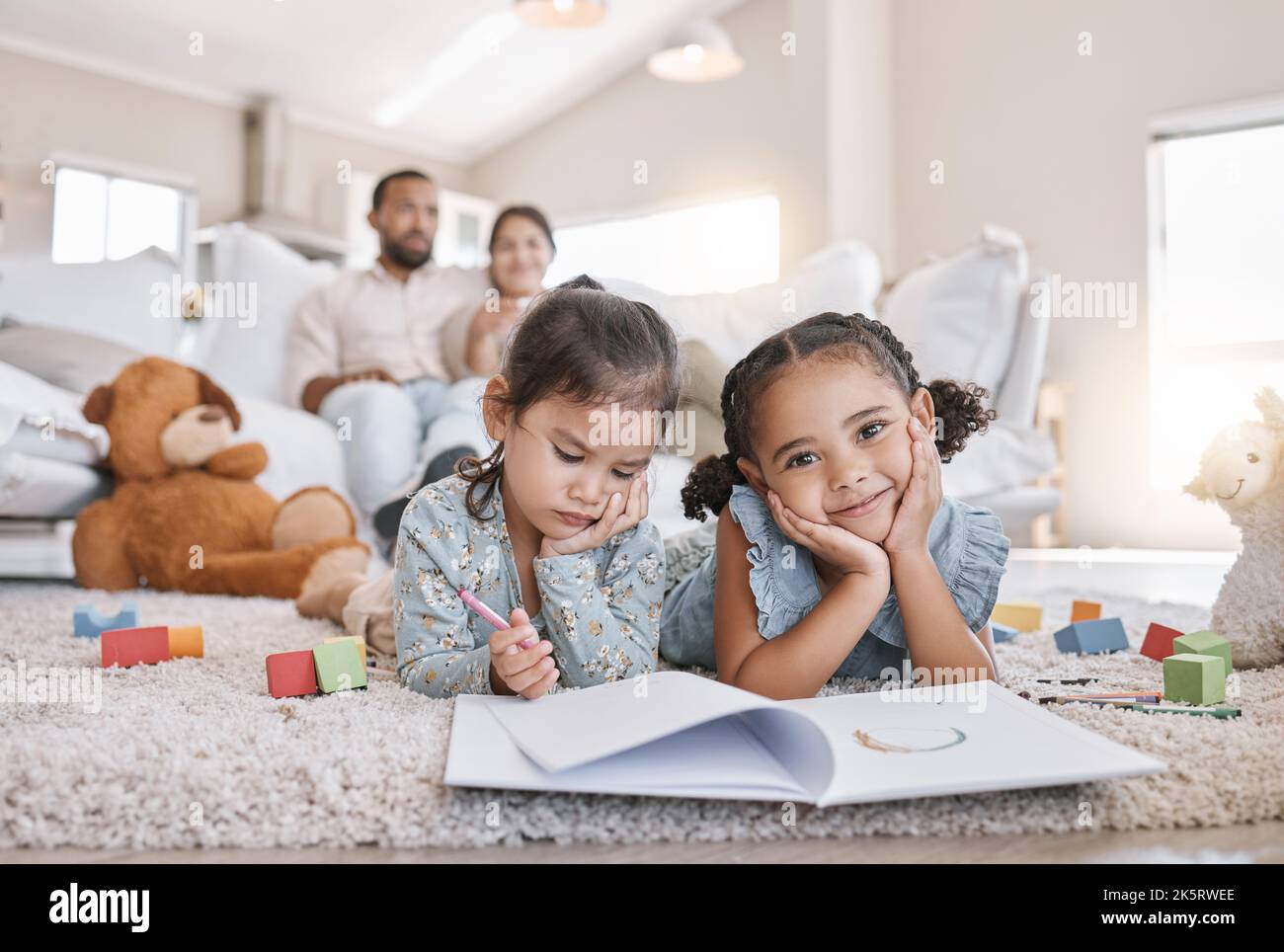 Two girls drawing picture on hi-res stock photography and images - Alamy