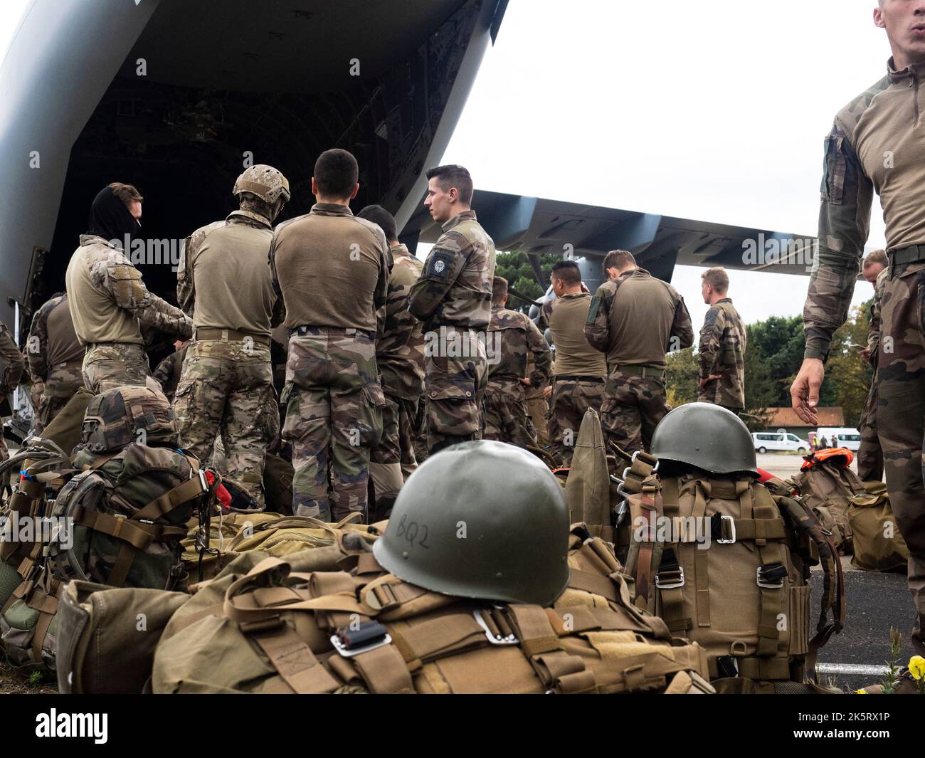 French soldiers from the 1st parachute fighter regiment of Pau during a ...