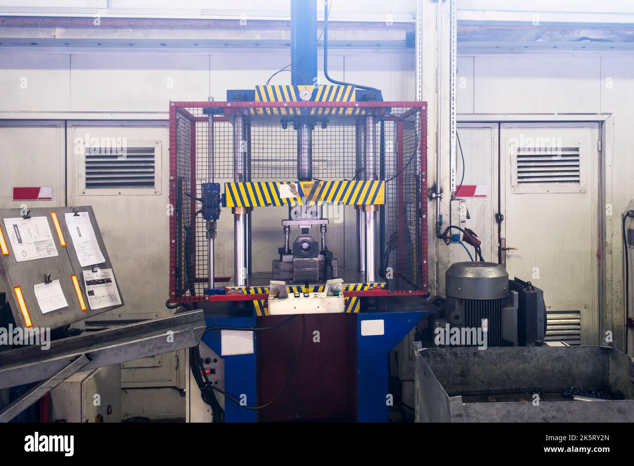 Automation hydraulic press stamping machine production line. Industrial ...