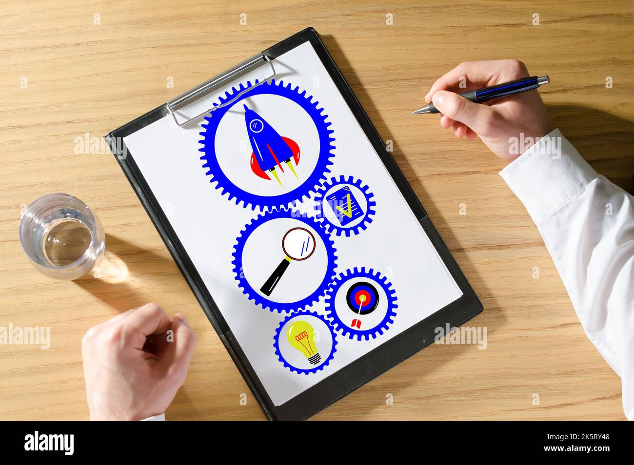 Clipboard cog hi-res stock photography and images - Alamy