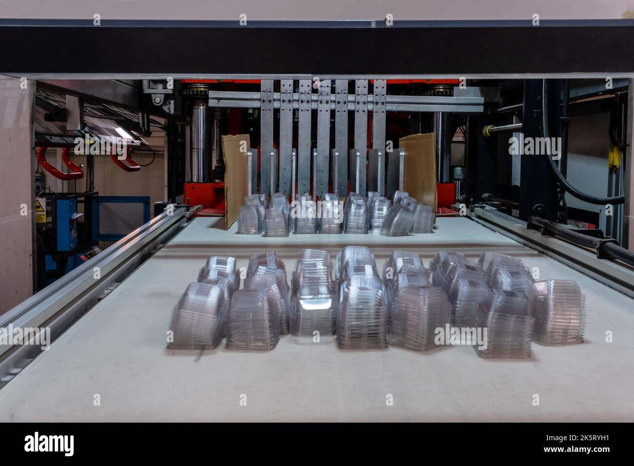 Vacuum thermoforming machine is used in the factory, vacuum ...