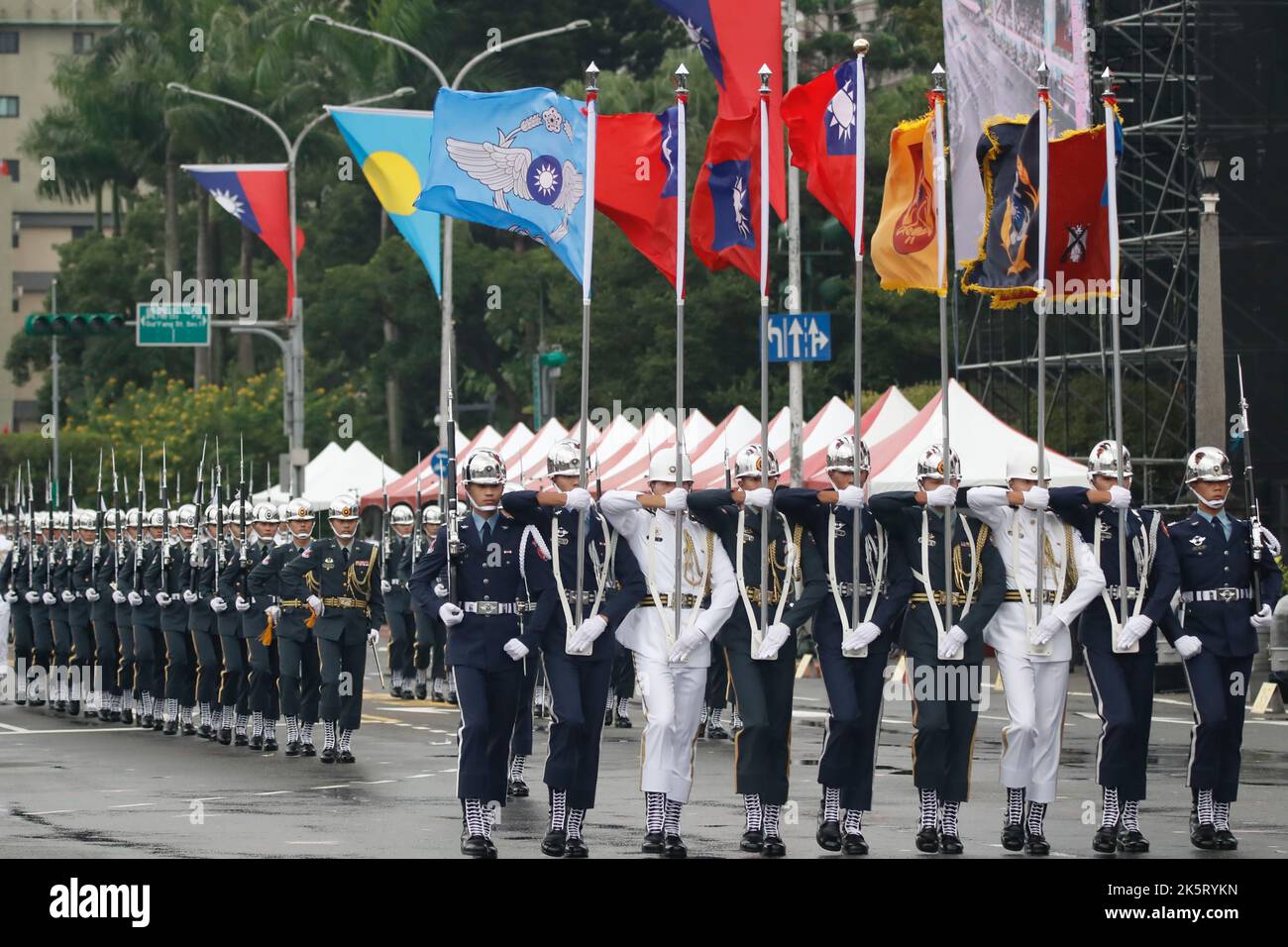 Taipei, Taipei, Taiwan. 10th Oct, 2022. Taiwan honour guards ...