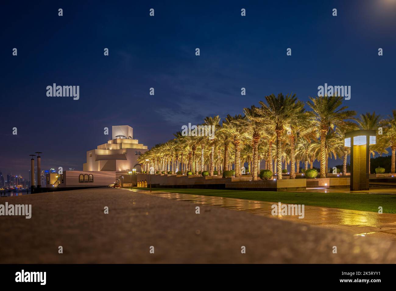Museum of Islamic art and skyline of modern Doha Stock Photo - Alamy