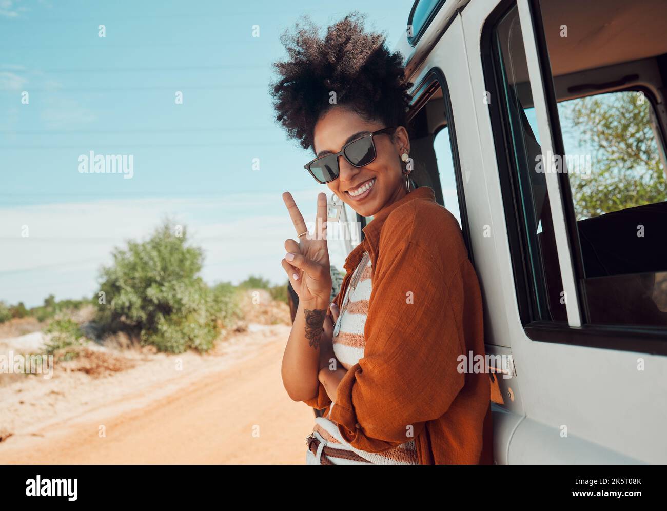 Hand smile in hand hi-res stock photography and images - Alamy