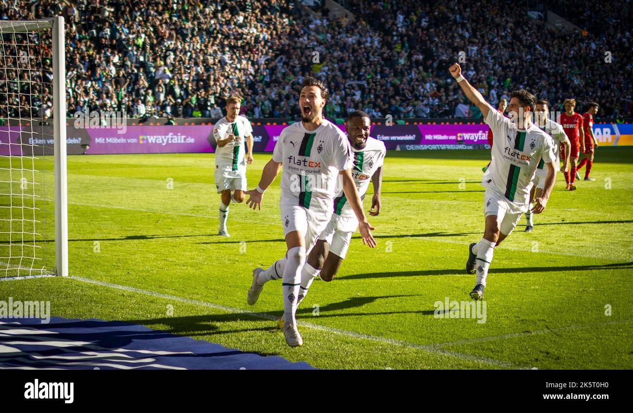 Mönchengladbach, 09.10.2022 Torjubel: Rami Bensebaini (BMG), Marcus ...