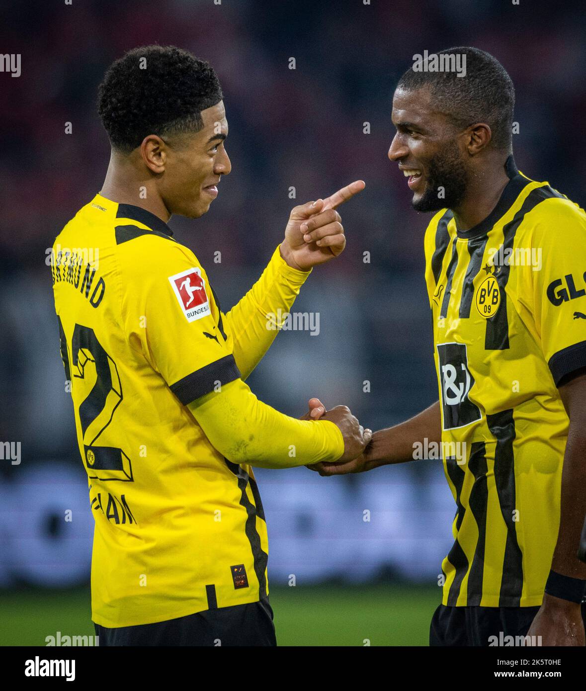 Dortmund, 08.10.2022 Schlussjubel: Jude Bellingham (BVB), Anthony ...