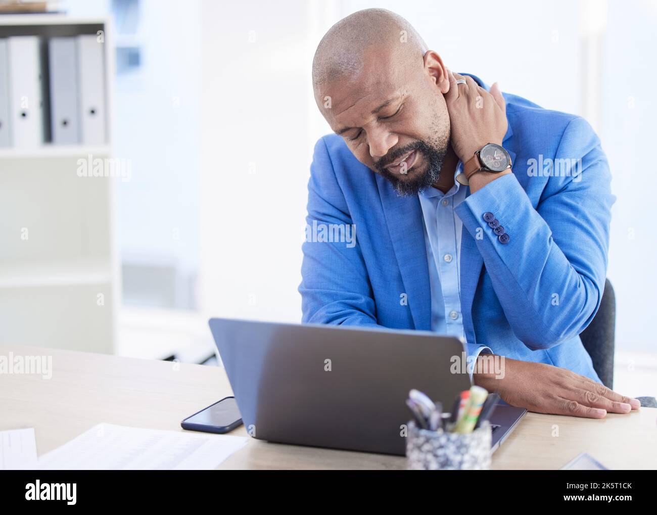Man neck hi-res stock photography and images - Alamy