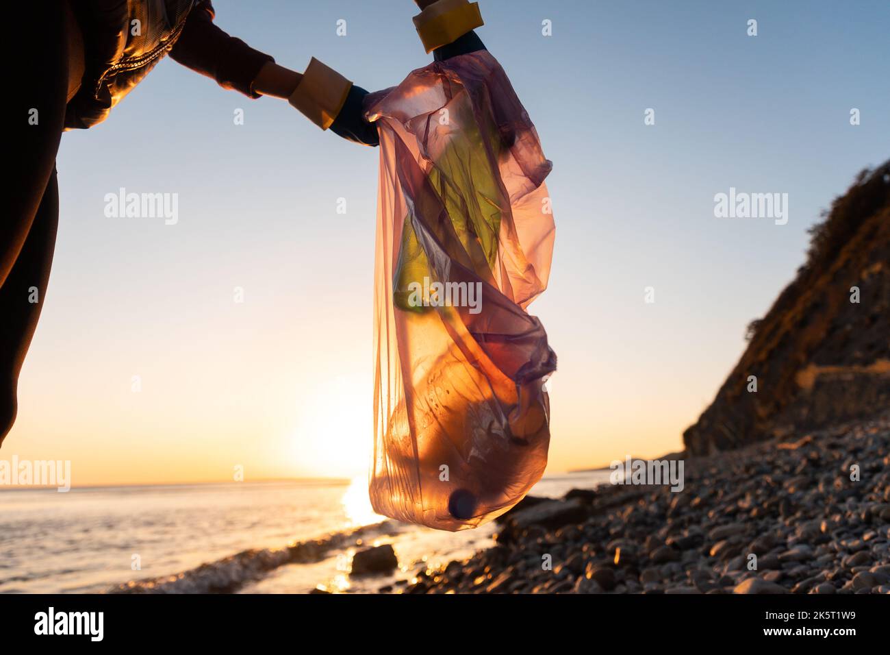Ocean bottom trash hi-res stock photography and images - Alamy