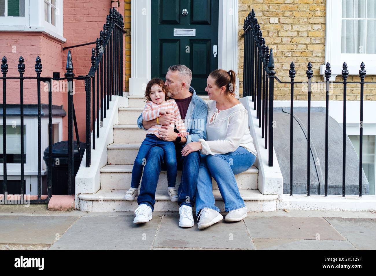 Family on front porch candid hi-res stock photography and images - Alamy