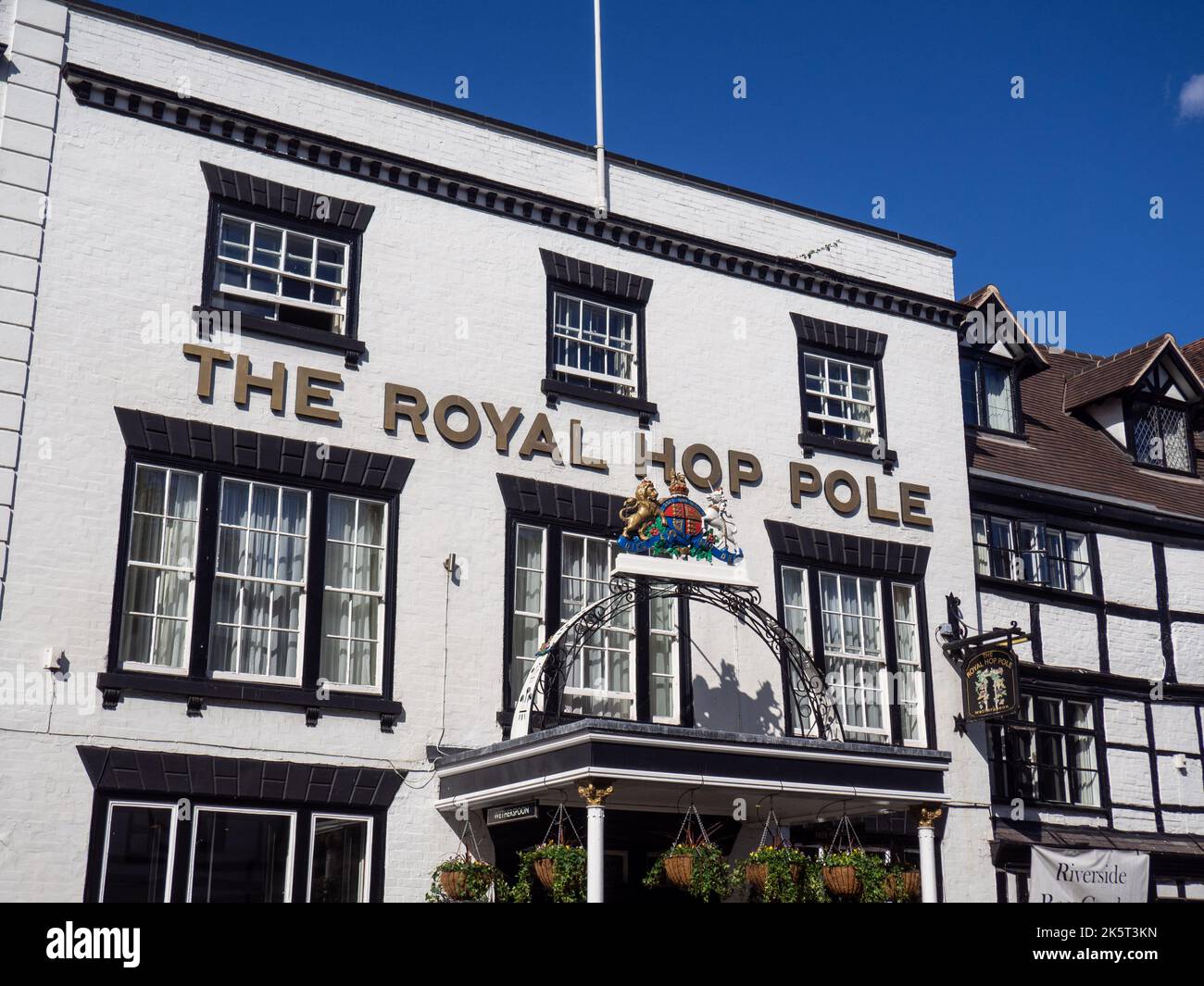 The Royal Hop Pole, a 15th century historic building now a Wetherspoon ...