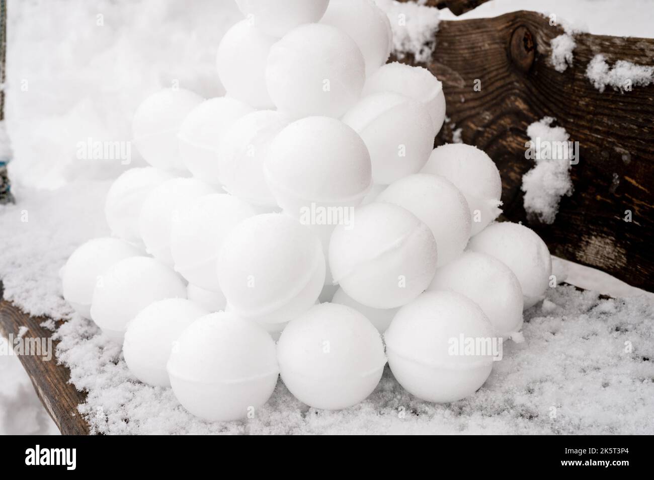 Perfect snow balls hi-res stock photography and images - Alamy