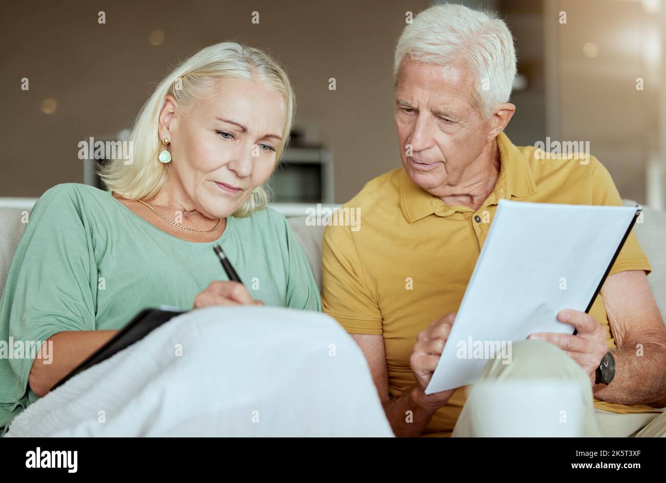 Unhappy sad man bills talking hi-res stock photography and images - Alamy