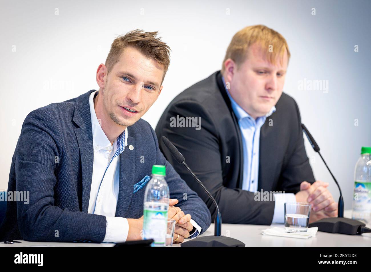 Hanover, Germany. 10th Oct, 2022. Frank Rinck (l), state chairman of ...