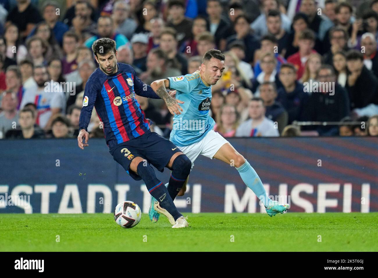 Barcelona, Spain. 9th Oct, 2022. Gerard Pique (FC Barcelona) duels for ...