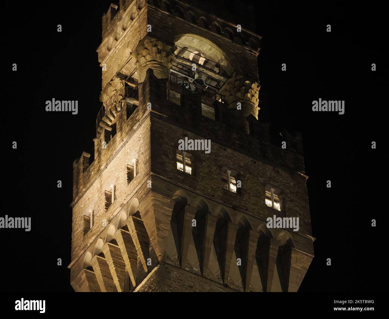 florence signoria place palazzo vecchio at night view Stock Photo - Alamy