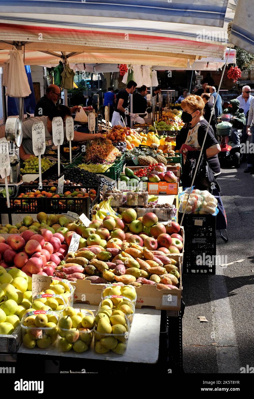 market day in locorotondo, puglia, southern italy Stock Photo - Alamy
