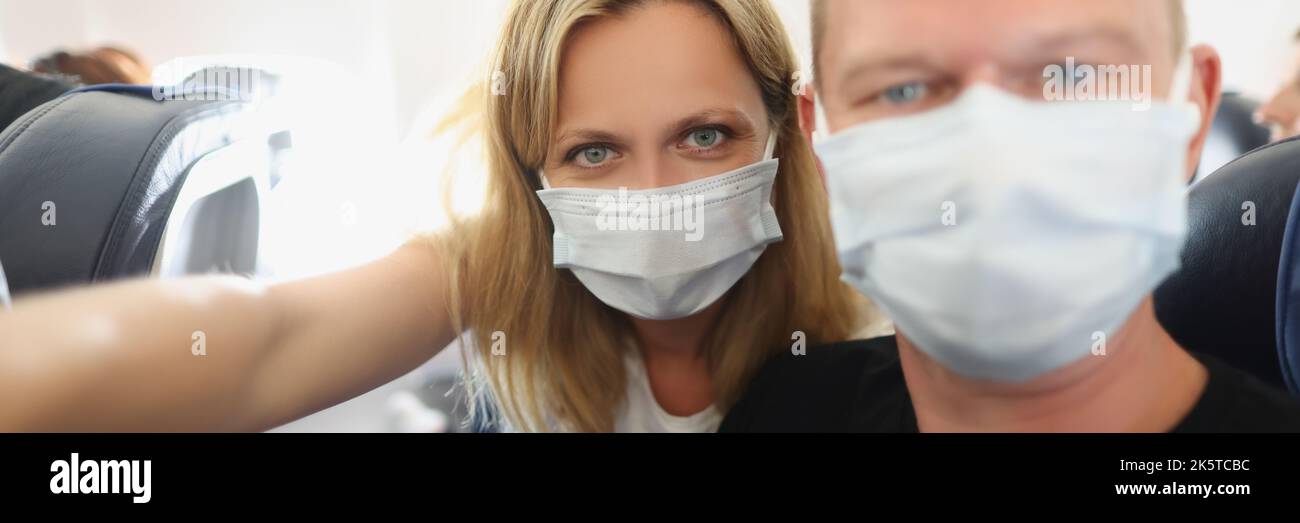 Family airport masks hi-res stock photography and images - Alamy