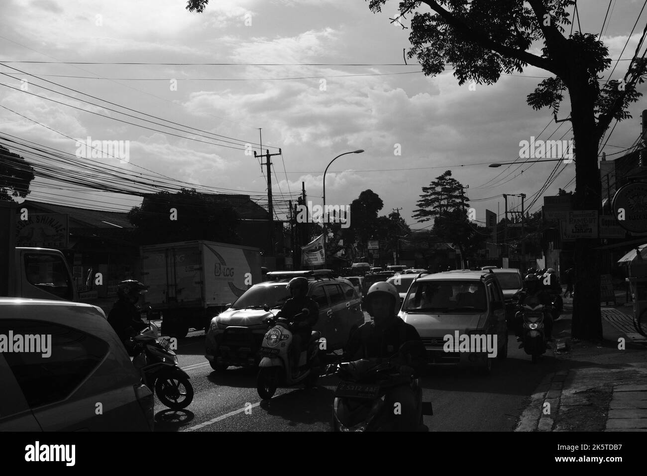 Congestion on the road Black and White Stock Photos & Images - Alamy