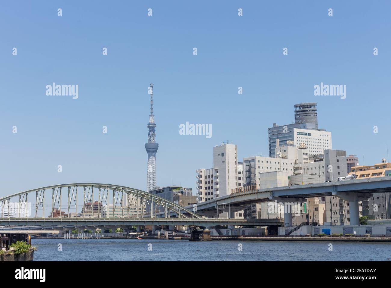 The Saemon bridge over the River Kanda (kandagawa), with the Tokyo ...