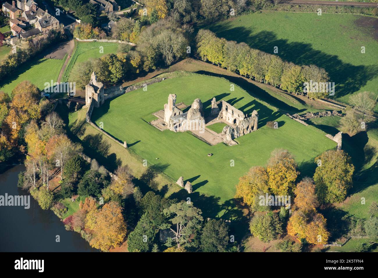 Sherborne castle autumn hi-res stock photography and images - Alamy