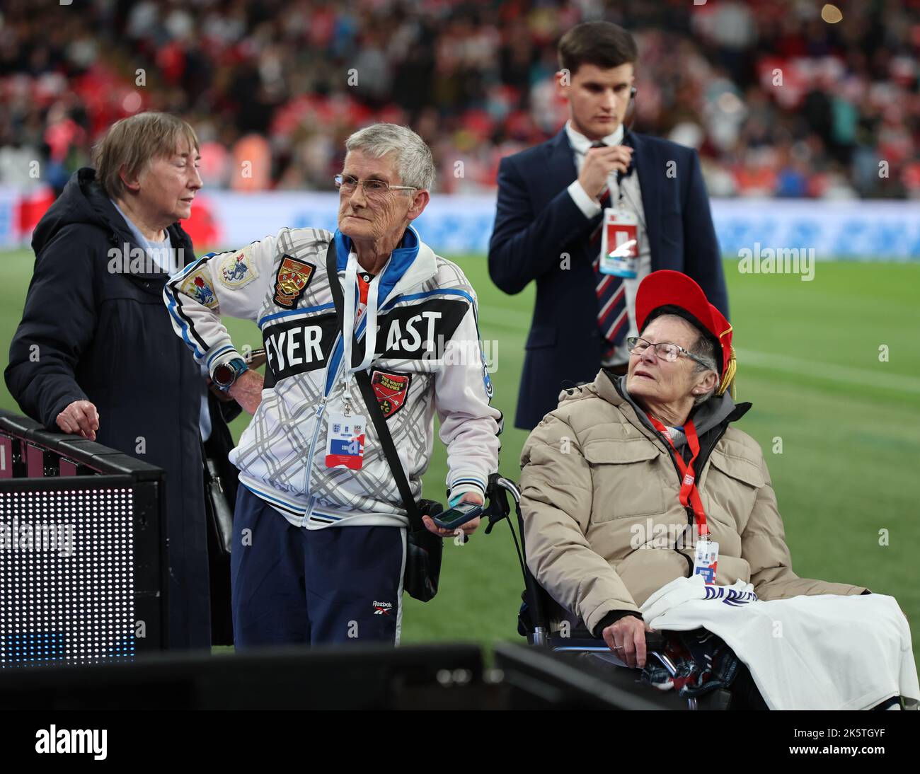 LONDON ENGLAND - OCTOBER 07:Sheila Parker(Clark) (Red Hat) during Women ...