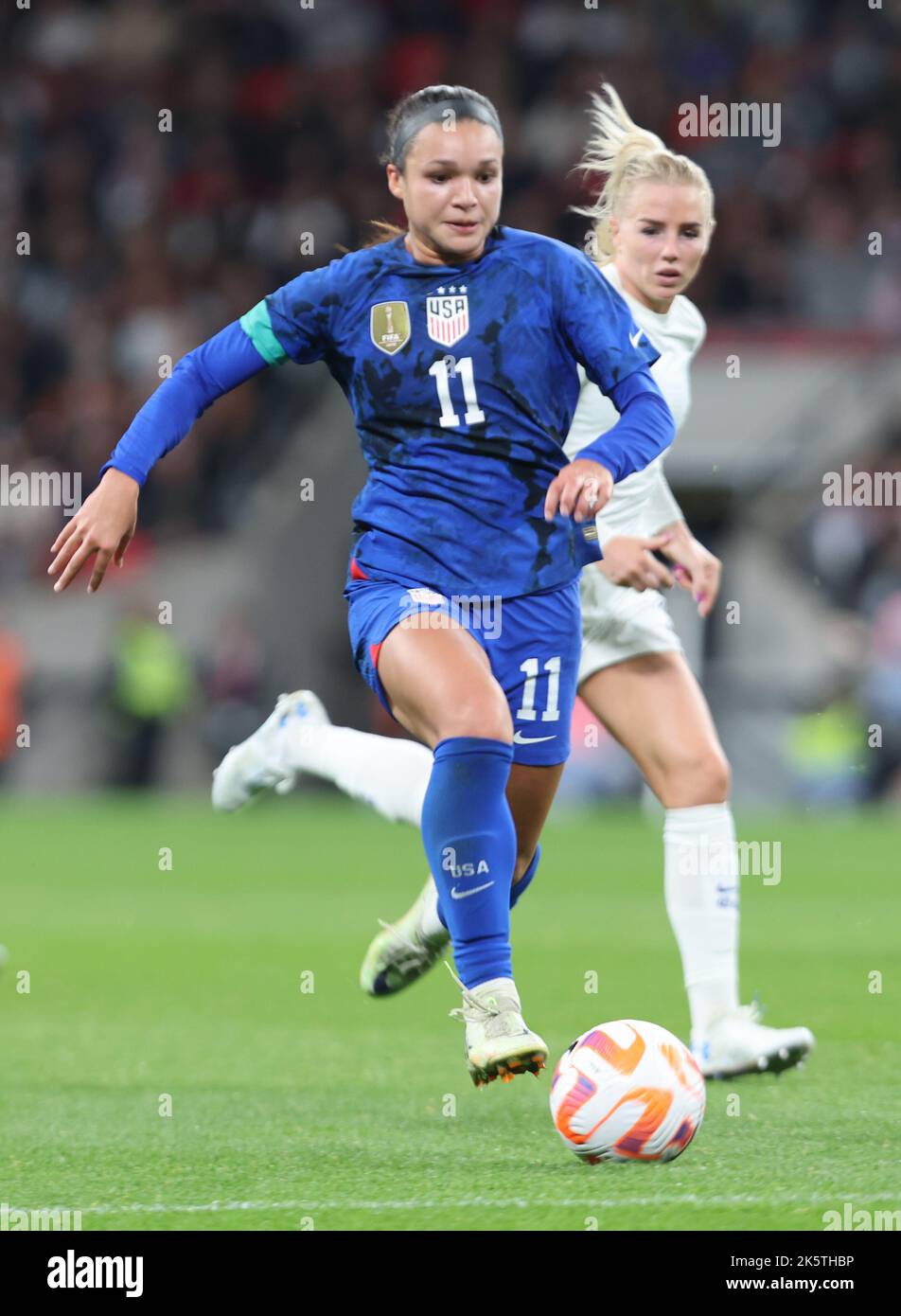 LONDON ENGLAND - OCTOBER 07: Sophia Smith(Portland Thorns)of USA during ...