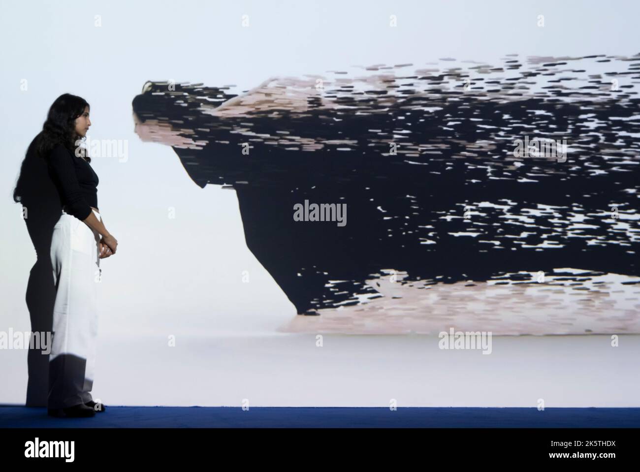 180 strand hi-res stock photography and images - Alamy