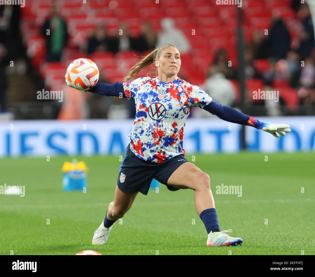LONDON ENGLAND - OCTOBER 07:Casey Murphy(North Carolina Courage)of USA ...