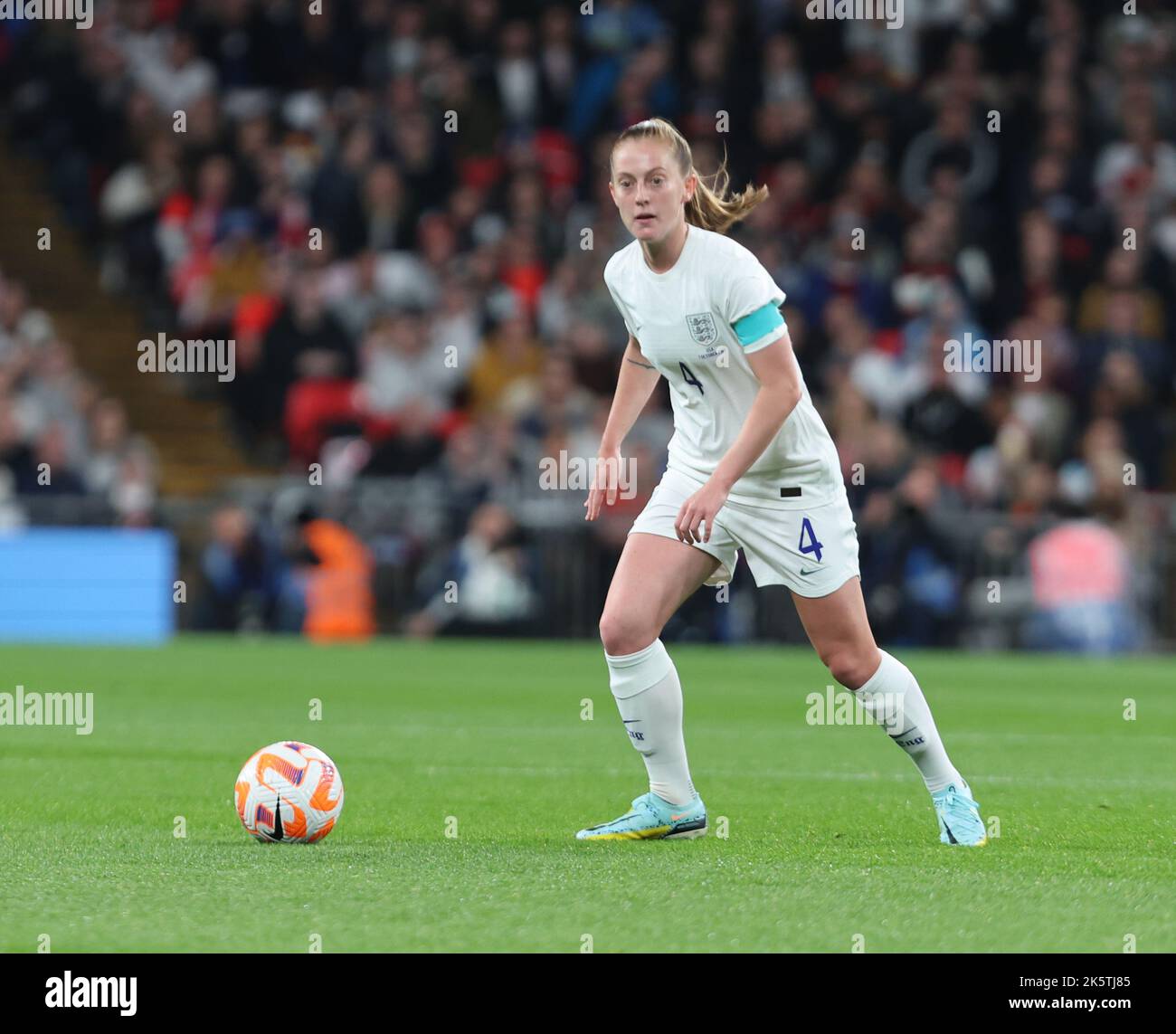 LONDON ENGLAND - OCTOBER 07: Keira Walsh (Manchester City) of England ...
