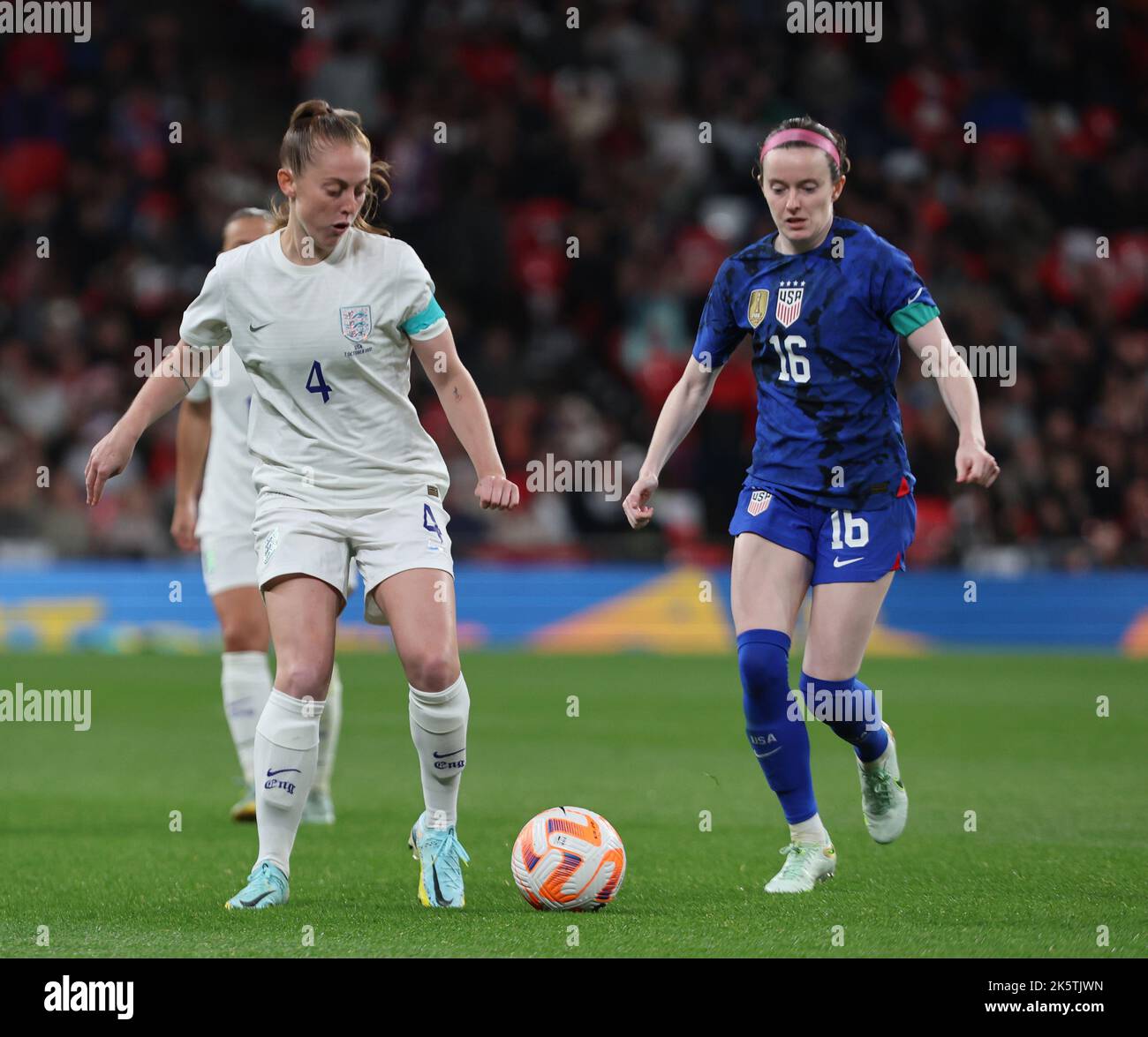 LONDON ENGLAND - OCTOBER 07:Keira Walsh (Manchester City) of England ...