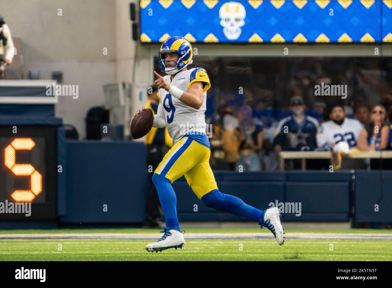 Los Angeles Rams quarterback Matthew Stafford (9) scrambles during a ...