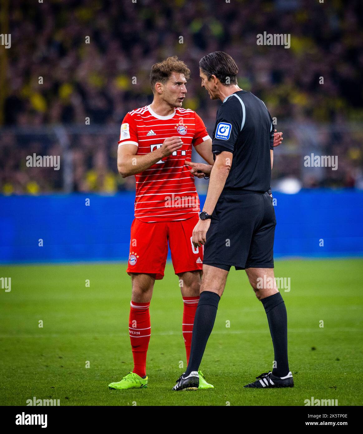 Dortmund, 08.10.2022 Leon Goretzka (Muenchen), Schiedsrichter Deniz ...