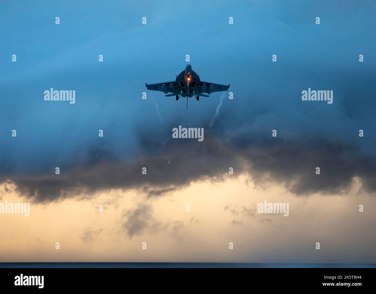 Land sea air military hi-res stock photography and images - Alamy