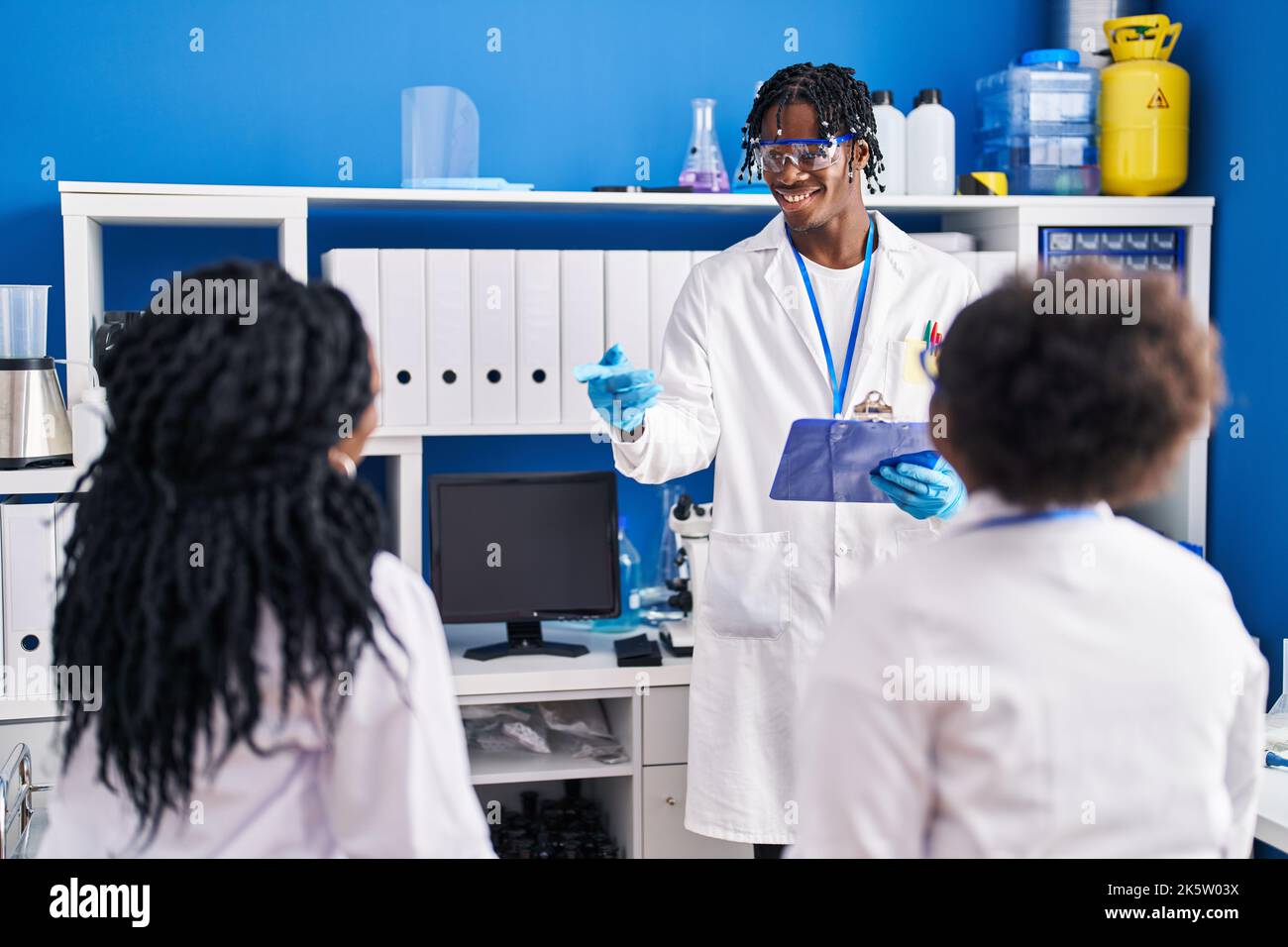 African american friends scientists explaining experiment at laboratory ...