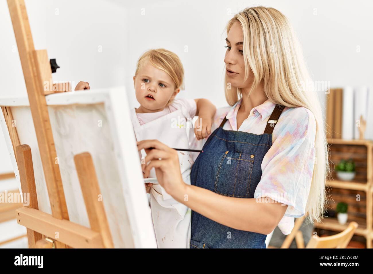 Mother and daughter concentrate drawing at art studio Stock Photo - Alamy