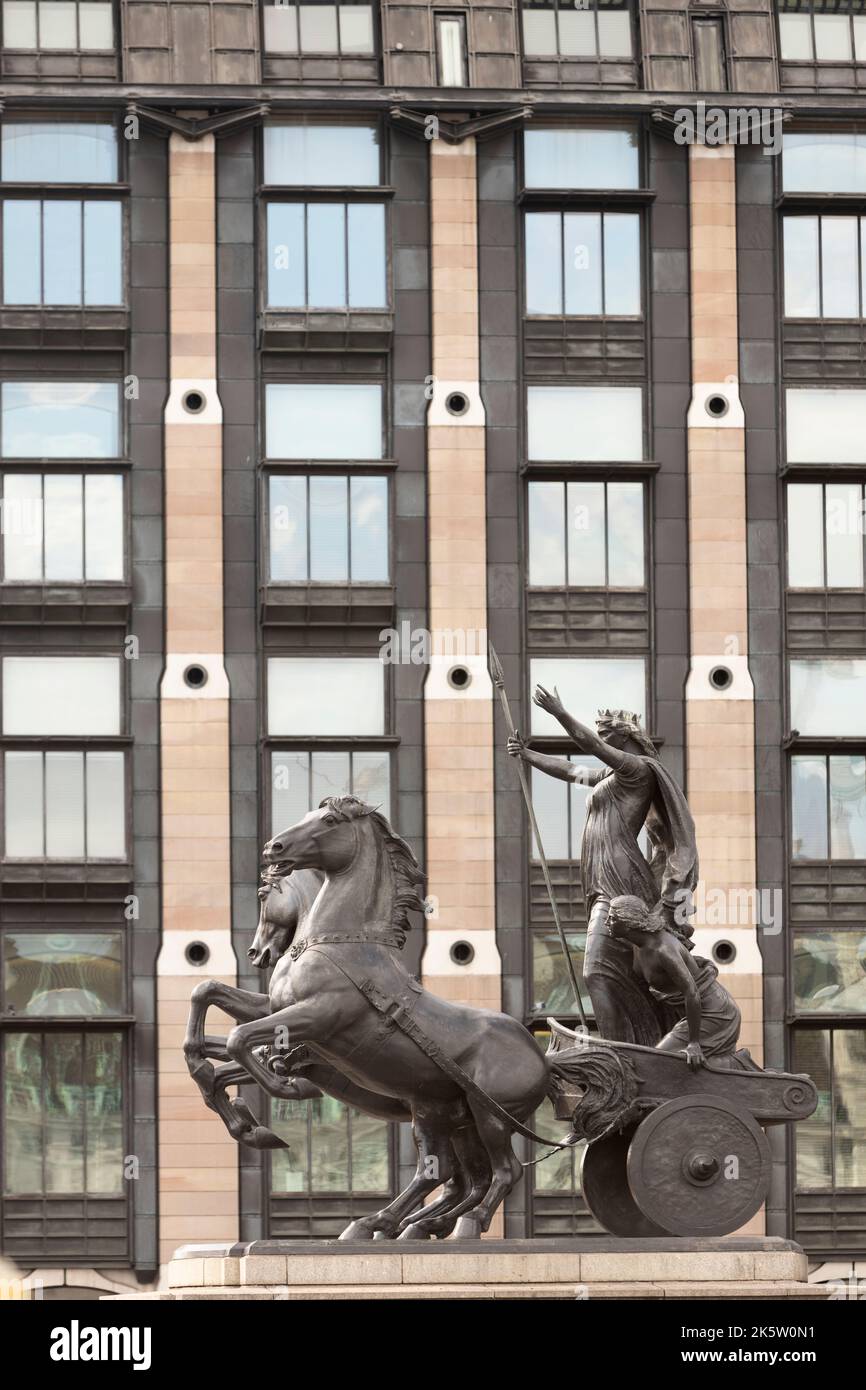 Boadicea and Her Daughters staue on Westminster bridge, London, UK ...