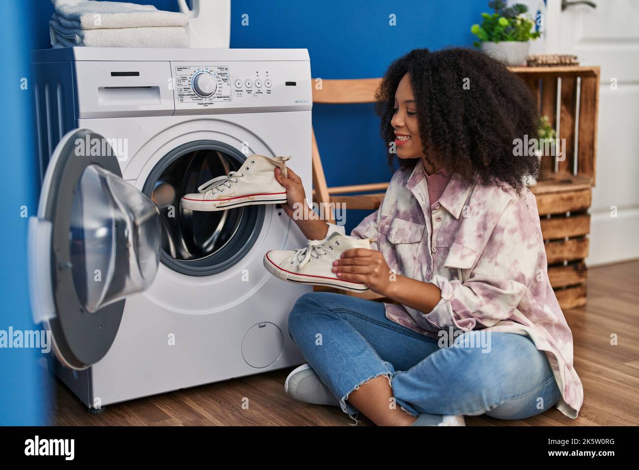 Sneakers washing machine hi-res stock photography and images - Alamy
