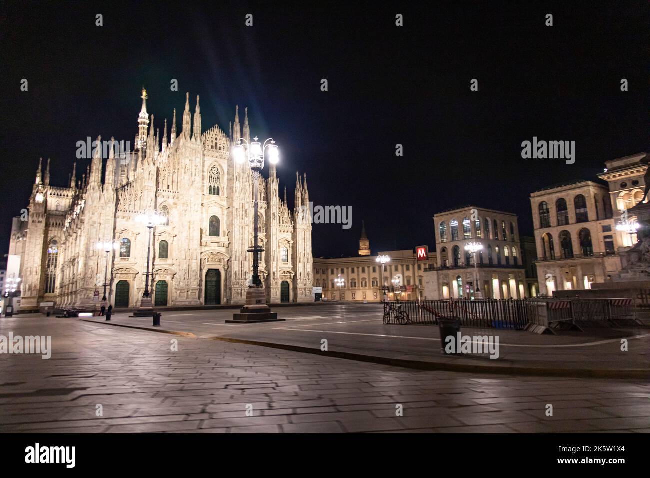 Ita night scene hi-res stock photography and images - Alamy