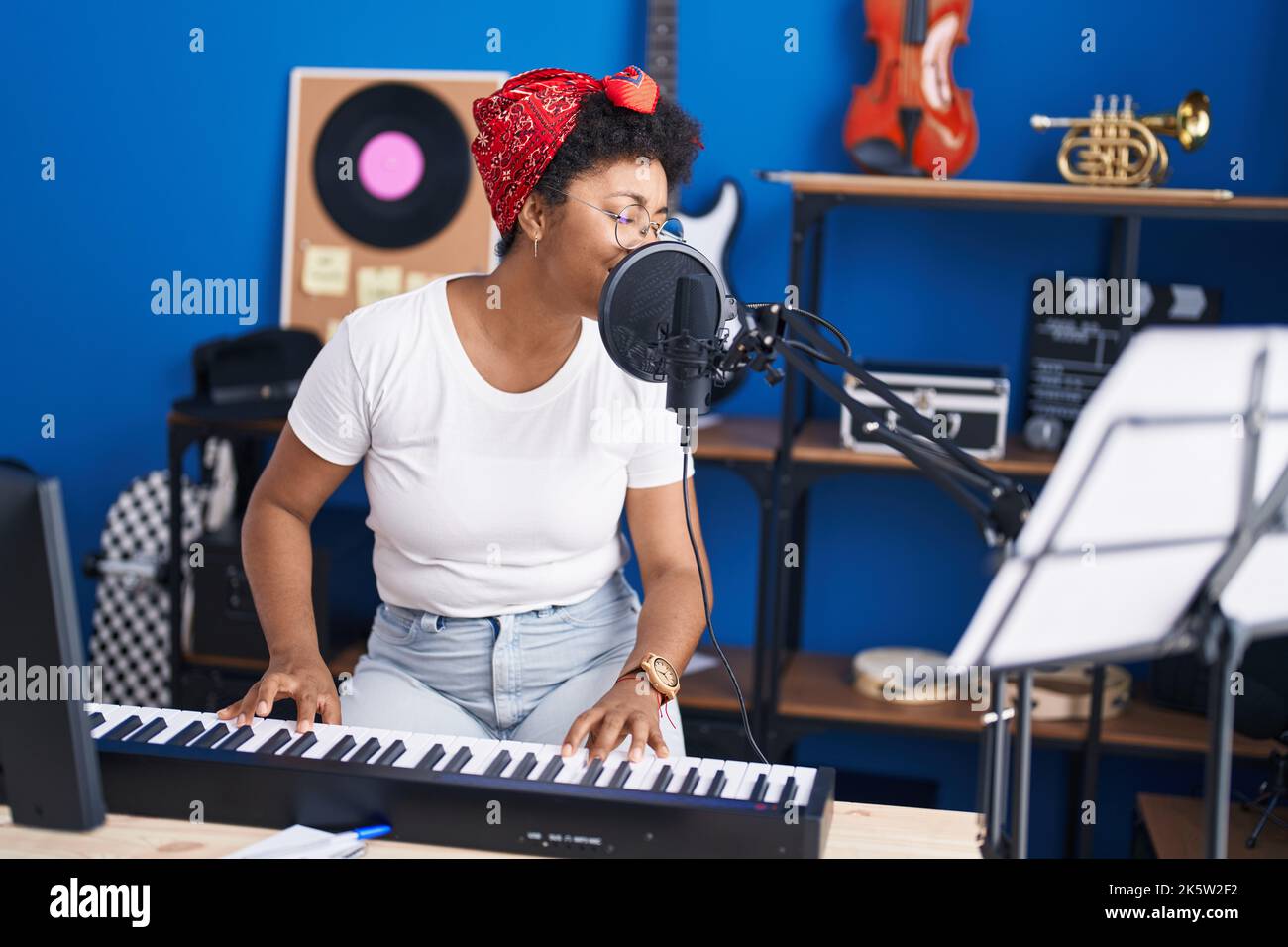 African woman piano stage hi-res stock photography and images - Alamy