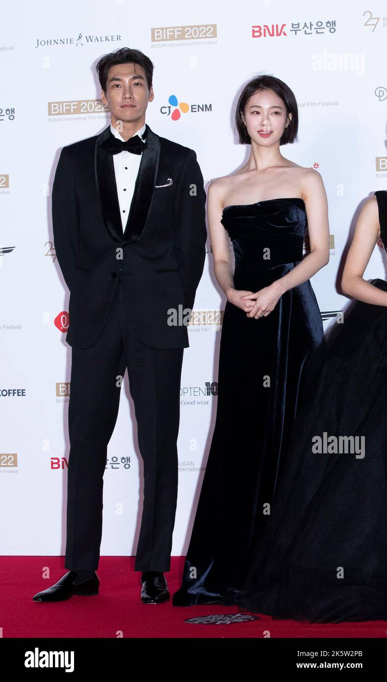 Busan, South Korea. 5th Oct, 2022. (L to R) Actors Kim Young-kwang, Kang Hae-rim, Kim Su-yeon ...