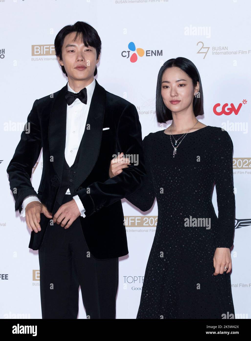 5 October 2022 - Busan, South Korea : (L to R) Actors Ryu Jun-yeol and Jeon Yeo-been, arrives ...